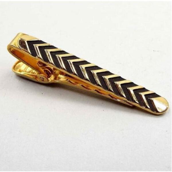 How to Wear a Tie Clip - The Ultimate Guide | Soxy