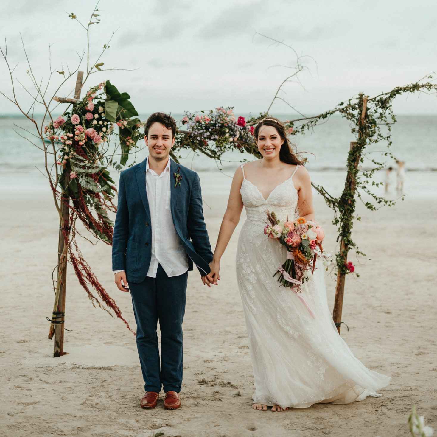 What to Wear to a Beach Wedding - The Ultimate Guide | Soxy
