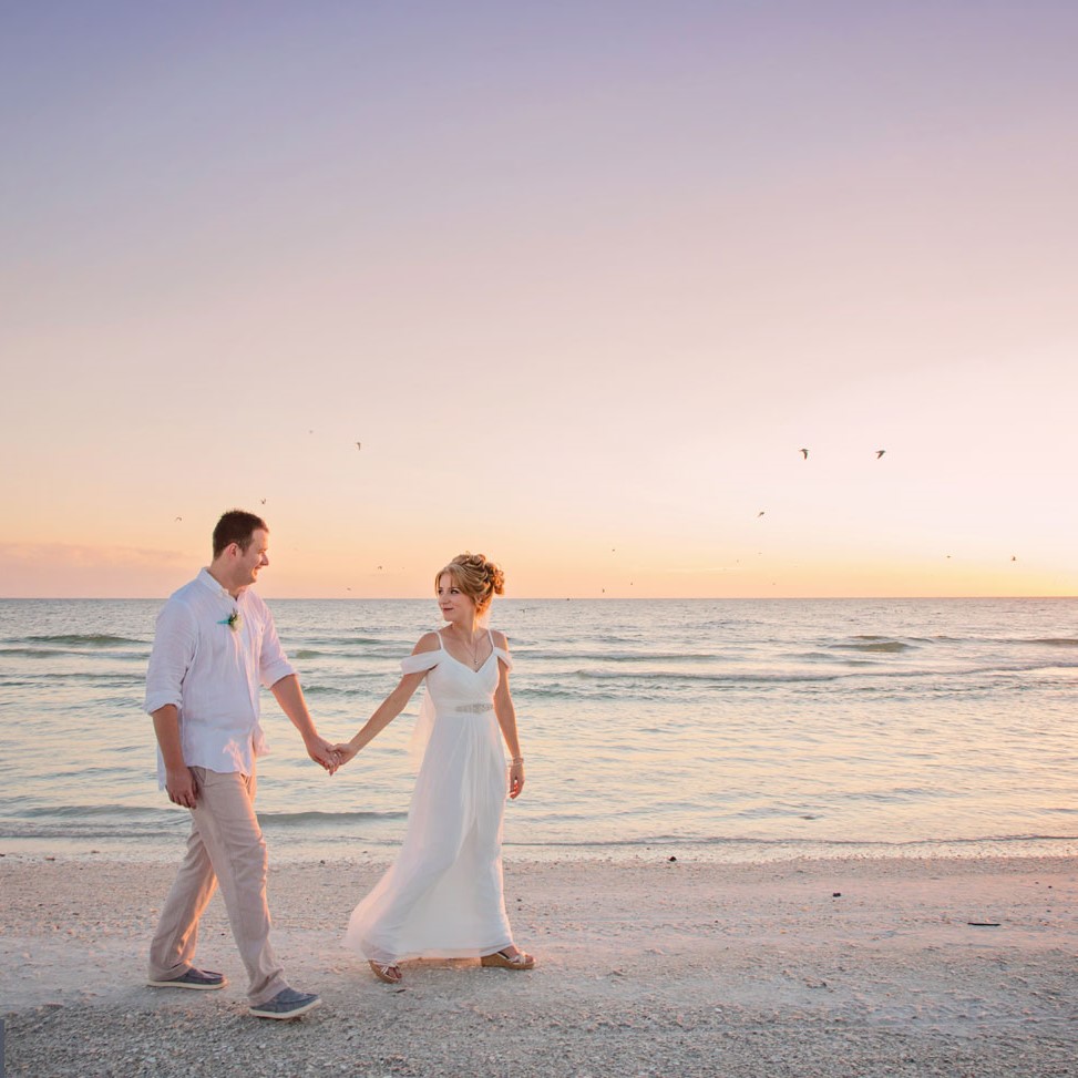 What to Wear to a Beach Wedding - The Ultimate Guide | Soxy