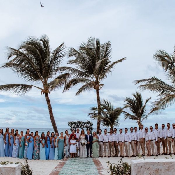 What to Wear to a Beach Wedding - The Ultimate Guide | Soxy