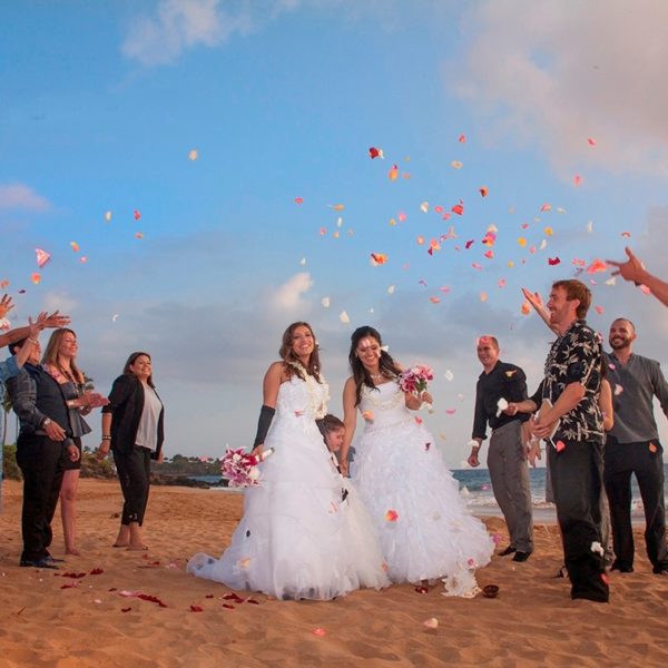 What to Wear to a Beach Wedding - The Ultimate Guide | Soxy