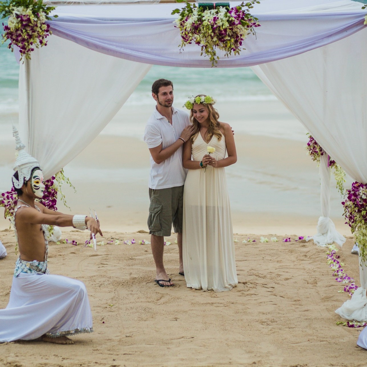 What to Wear to a Beach Wedding - The Ultimate Guide | Soxy