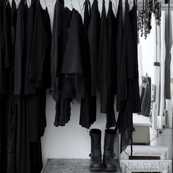 3 All-Black Outfit Ideas - Read This First