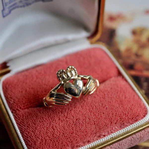 How To Wear A Claddagh Ring - Read This First